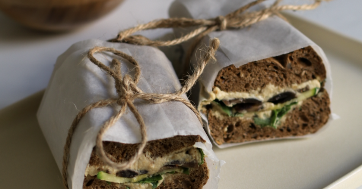 Panino con funghi, hummus, zucchine e rucola Ricetta | Cucina Botanica